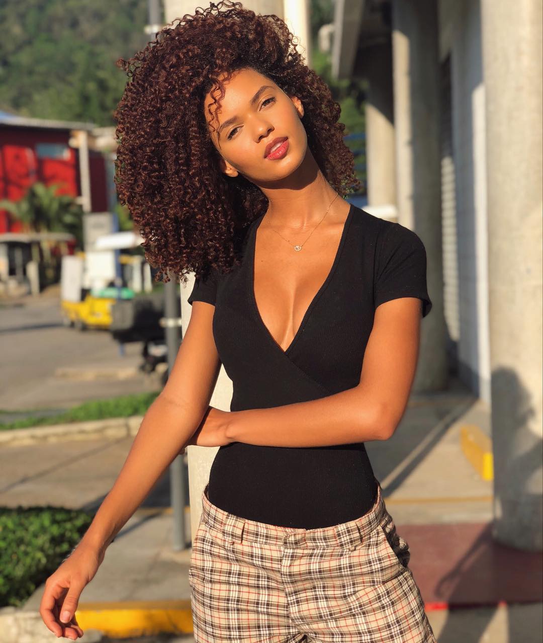 Juliana Nalu | Scrolller