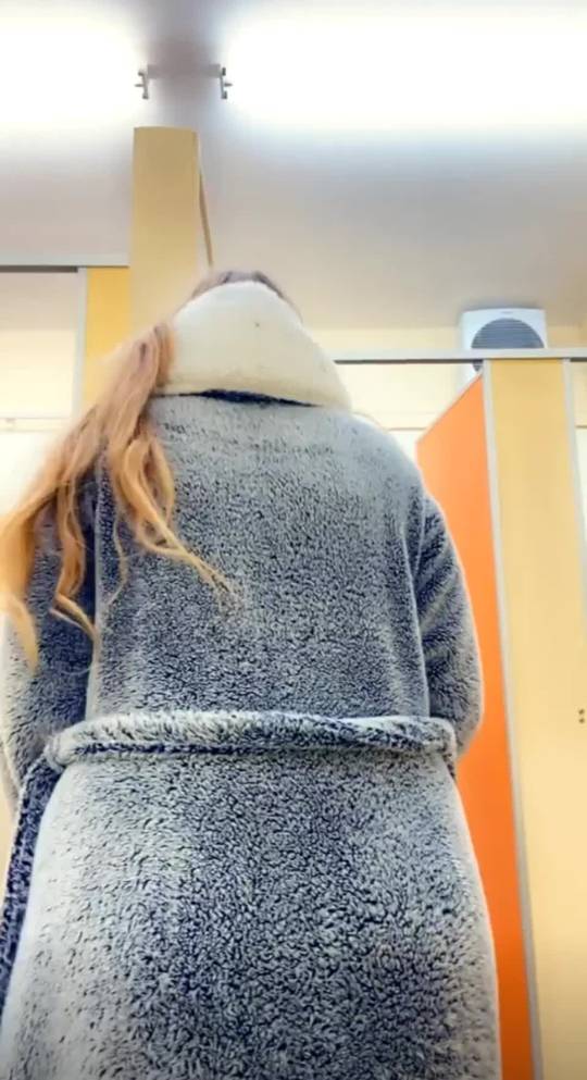 jump and drop | Scrolller