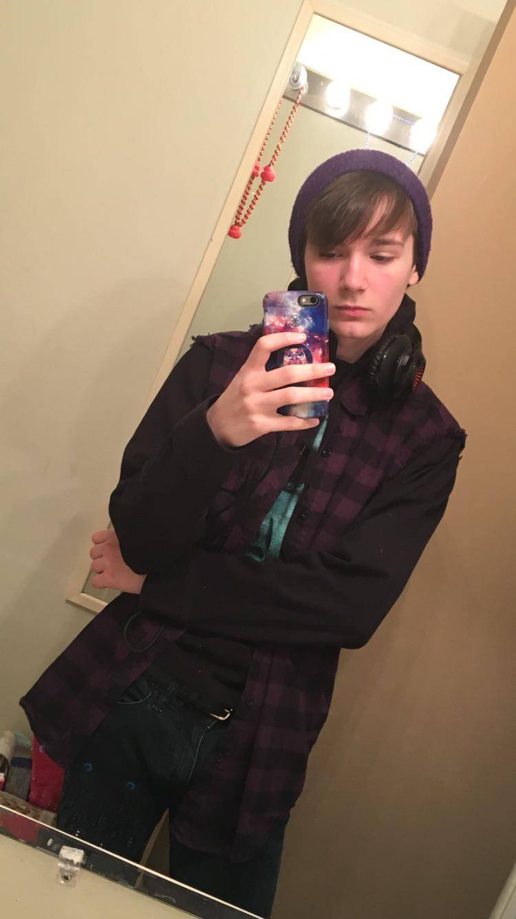 A bit girly and emo 💕 | Scrolller