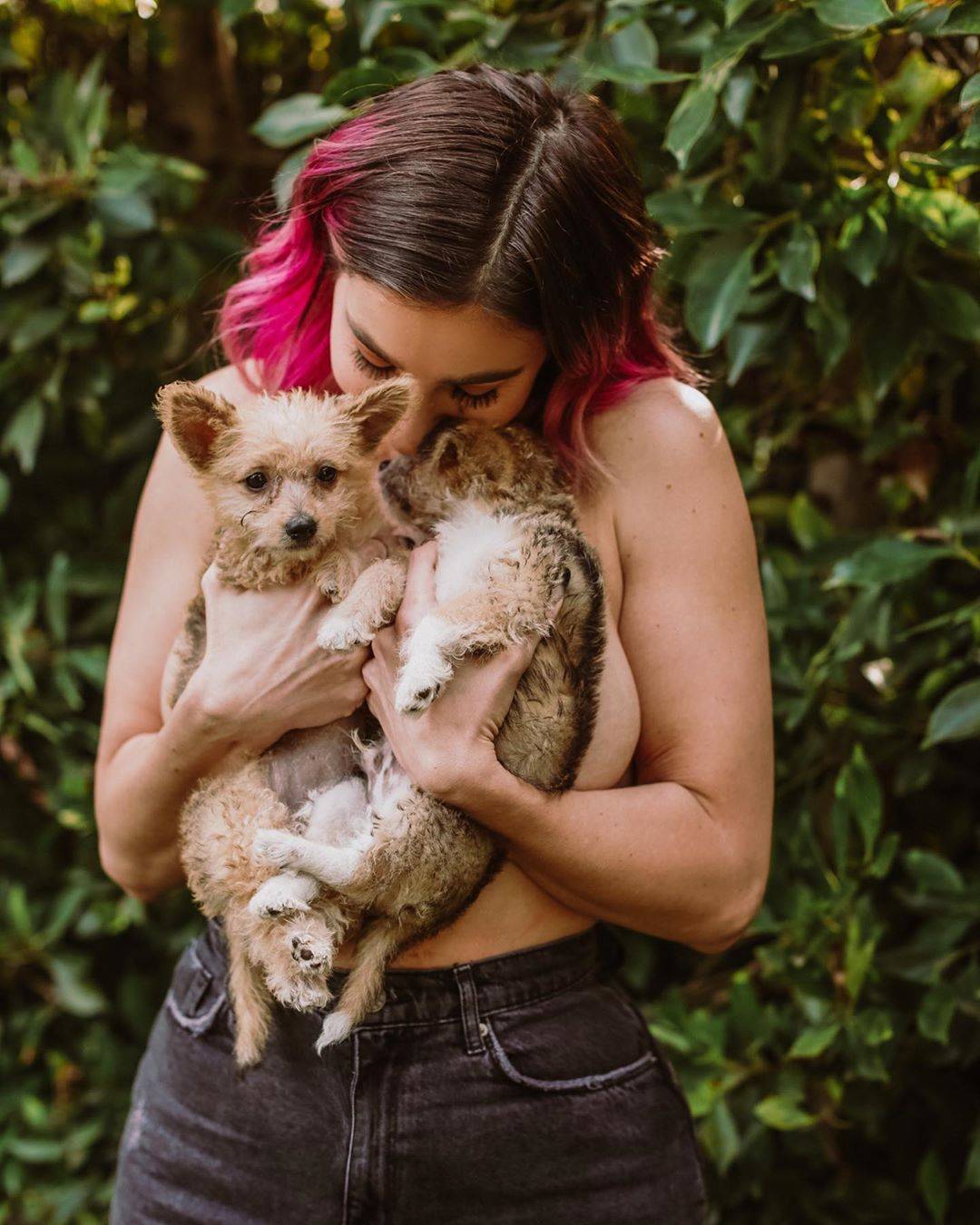 Just a little peek, I'm loving these posts | Scrolller