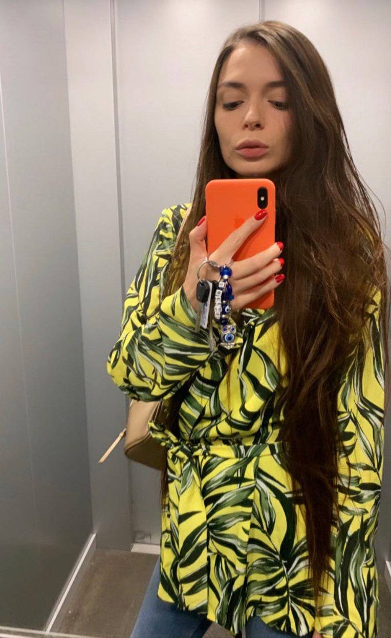 Just A Mirror Selfie, No More No Less | Scrolller