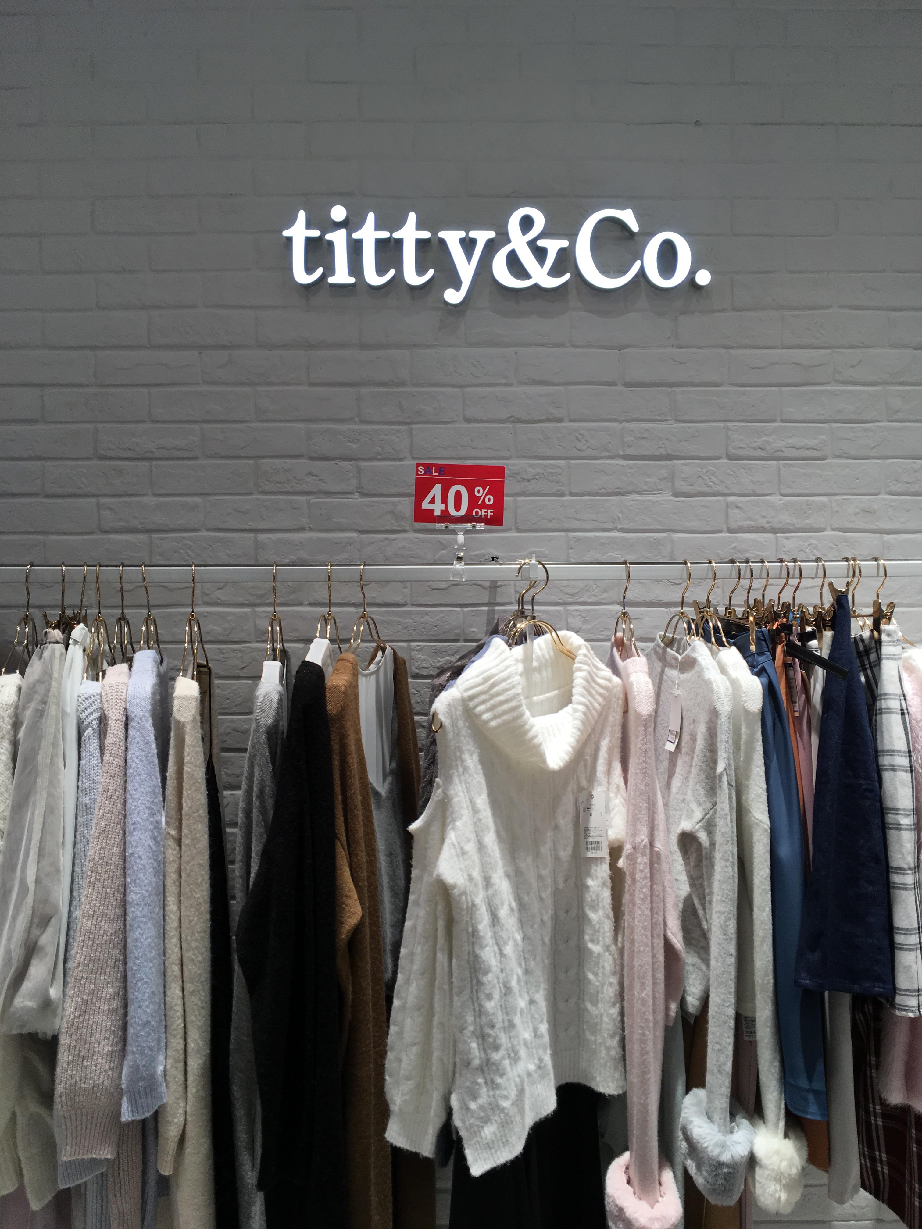 Just a random store at the mall | Scrolller