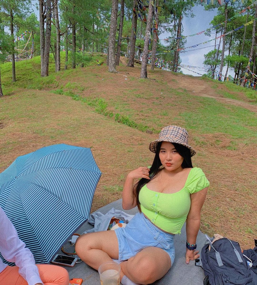 just can't hide those | Scrolller