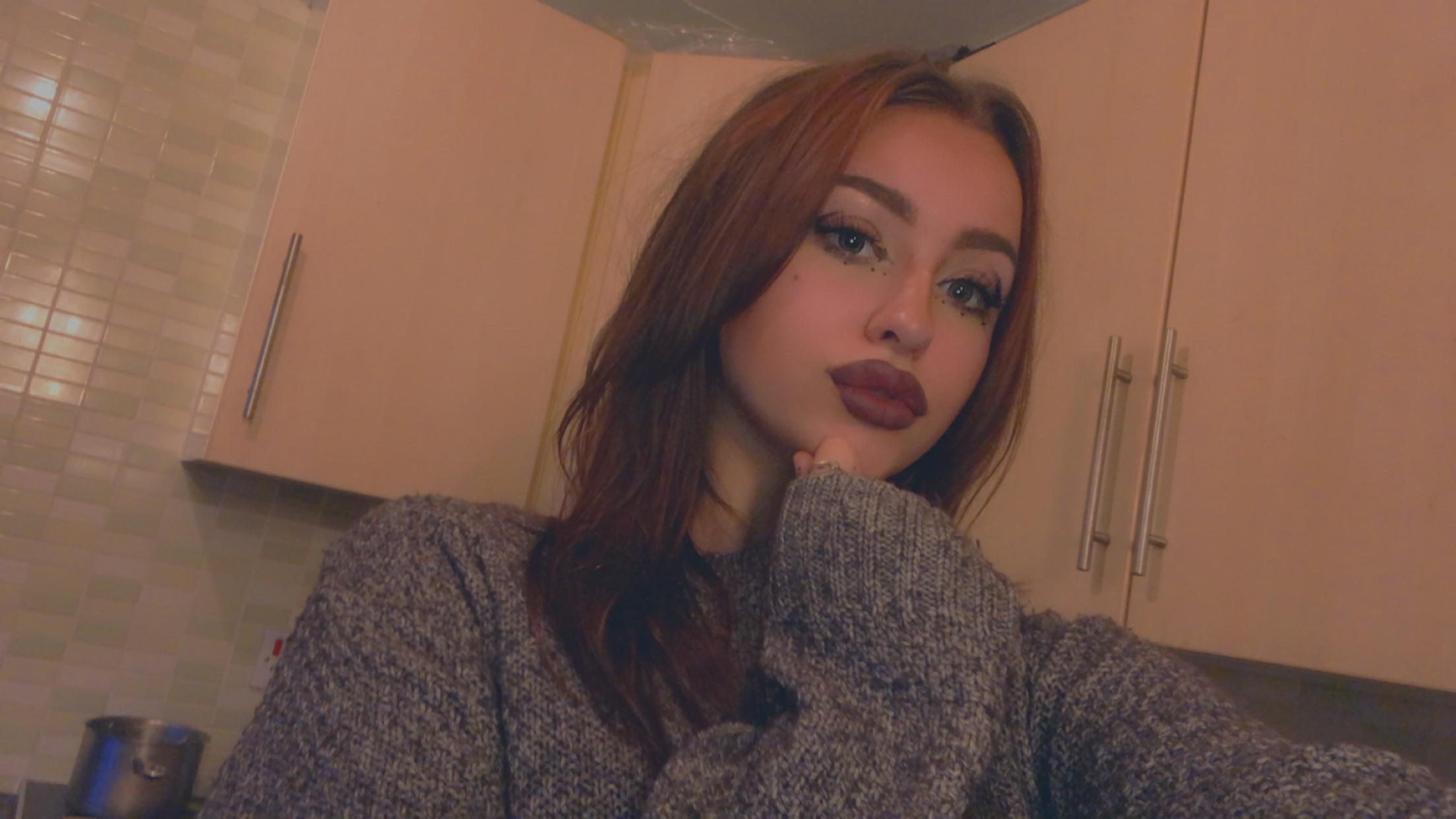 Having a baking night 🧁🖤 | Scrolller