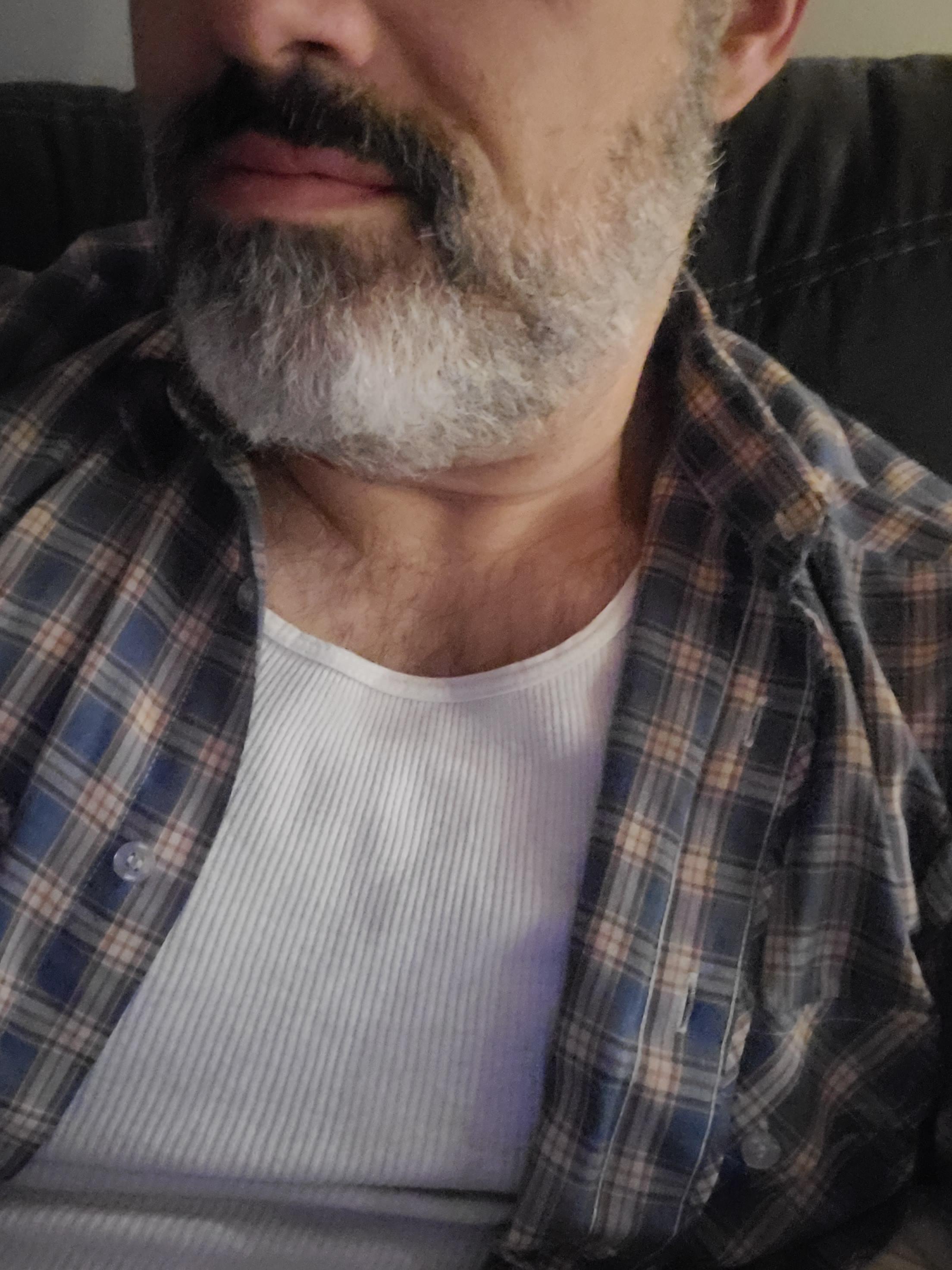 Just chilling | Scrolller