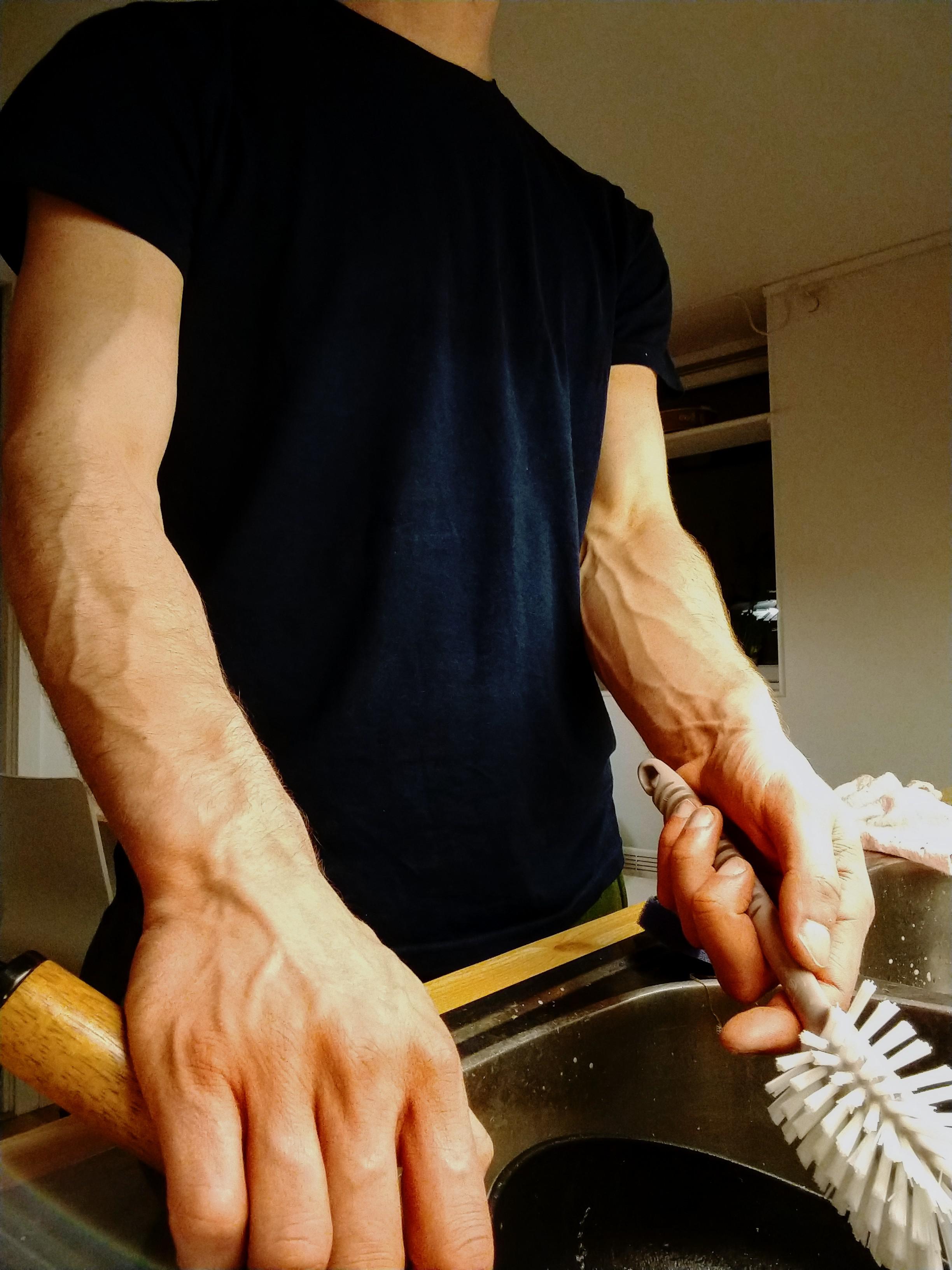 Just doing the dishes. | Scrolller