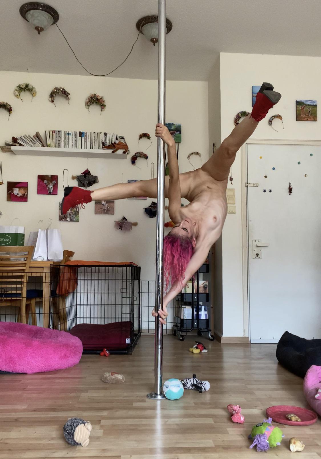 Just [F]lying by to say hello 💕 | Scrolller