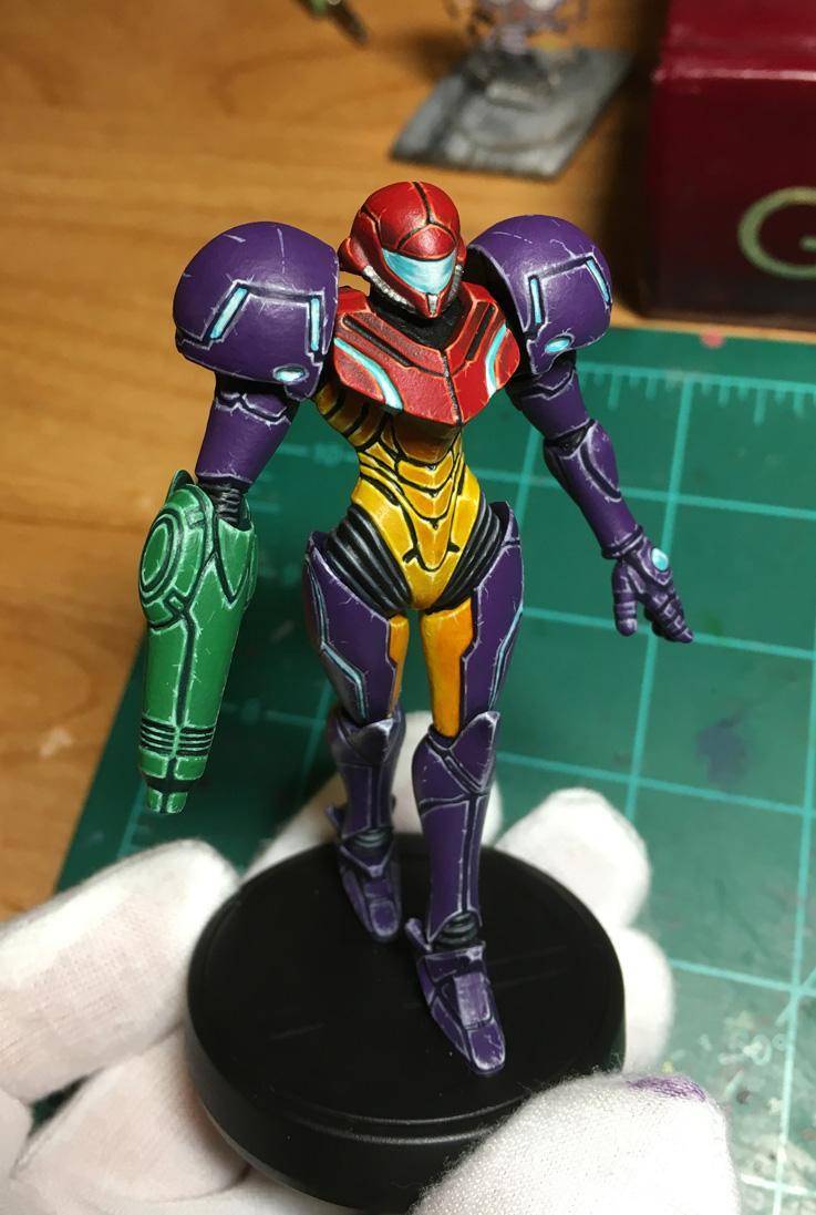 Just finished an Amiibo repaint - Gravity Suit | Scrolller