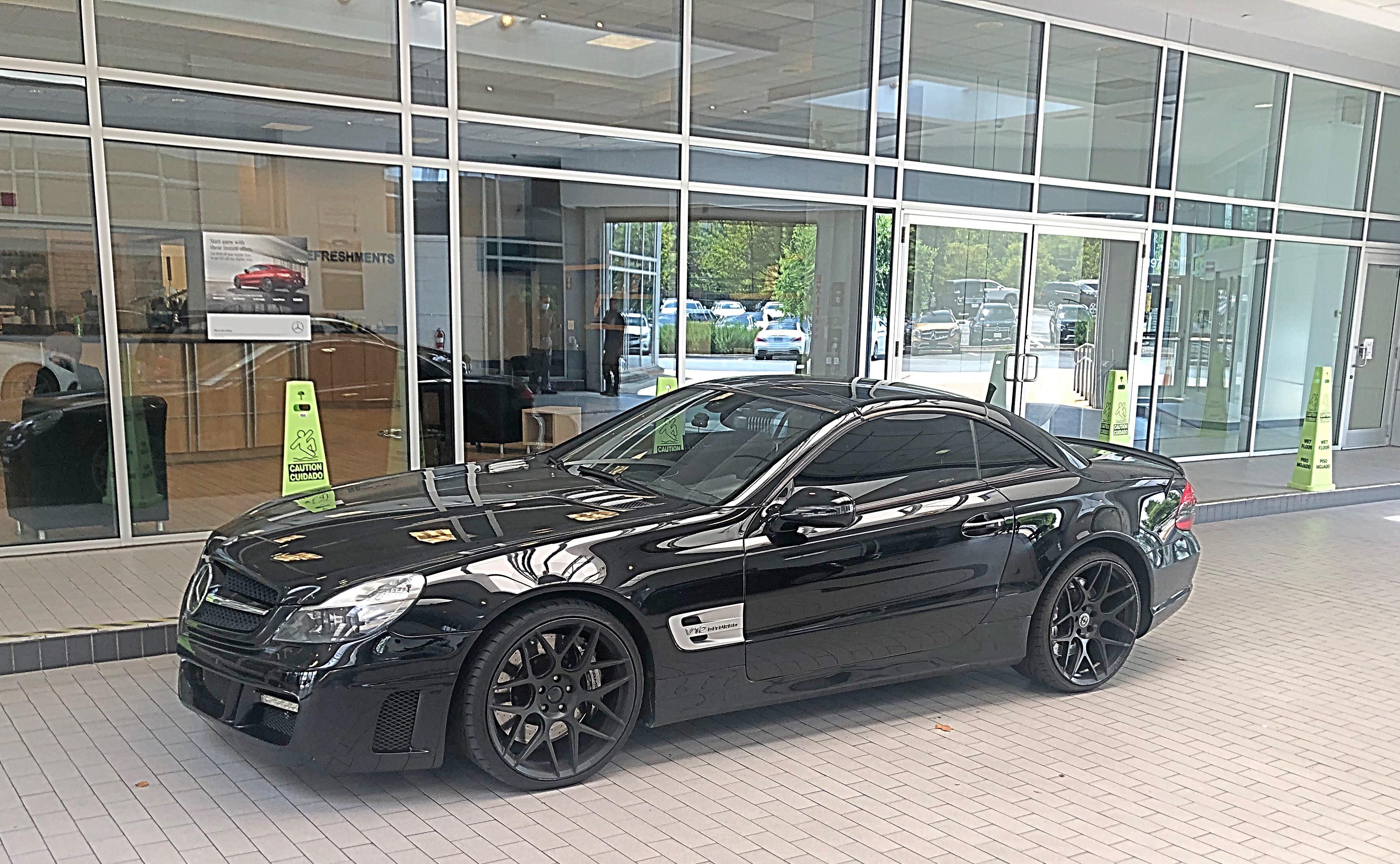 Just for a quick pit stop | Scrolller