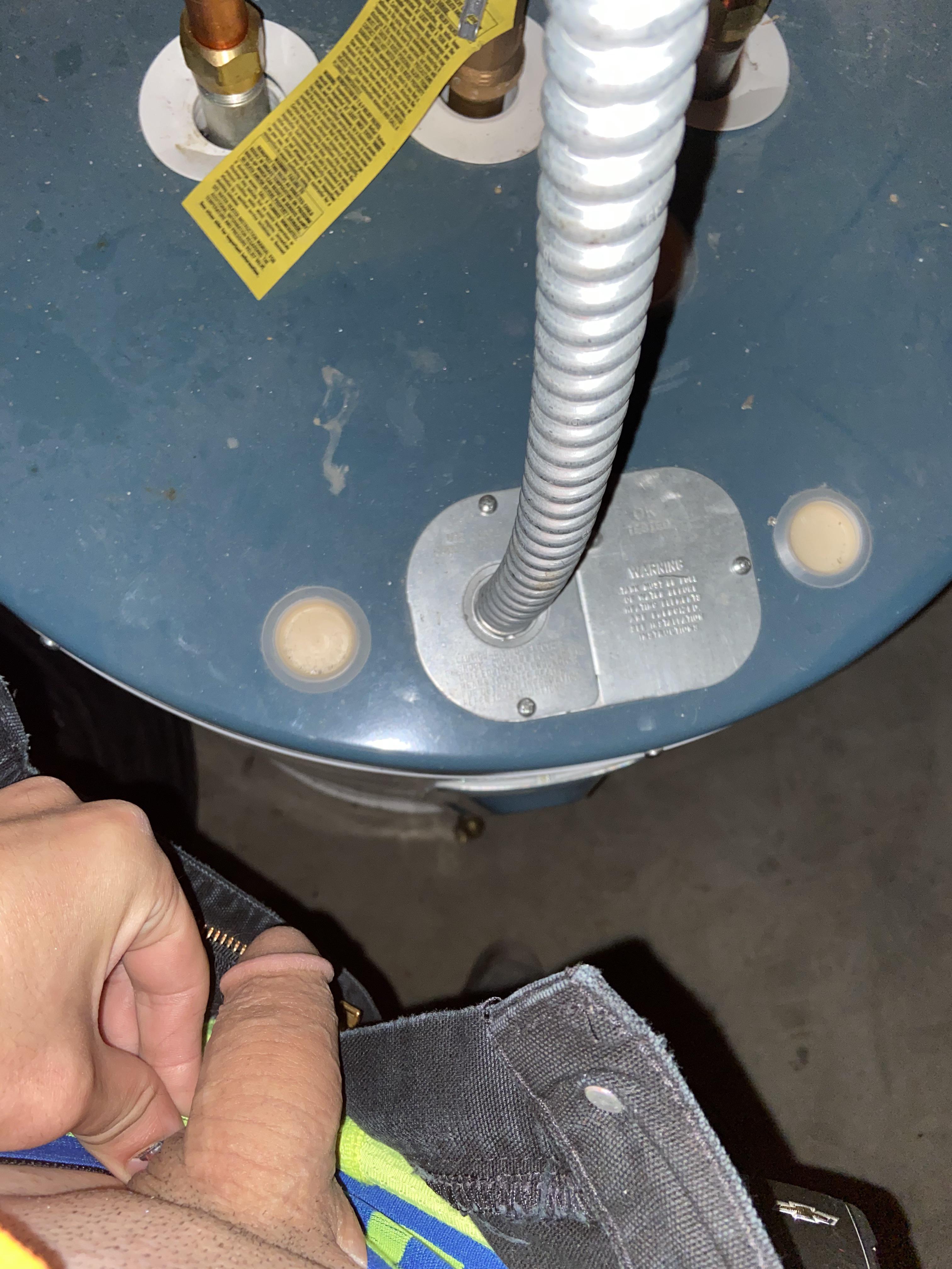 Just hanging out at work | Scrolller