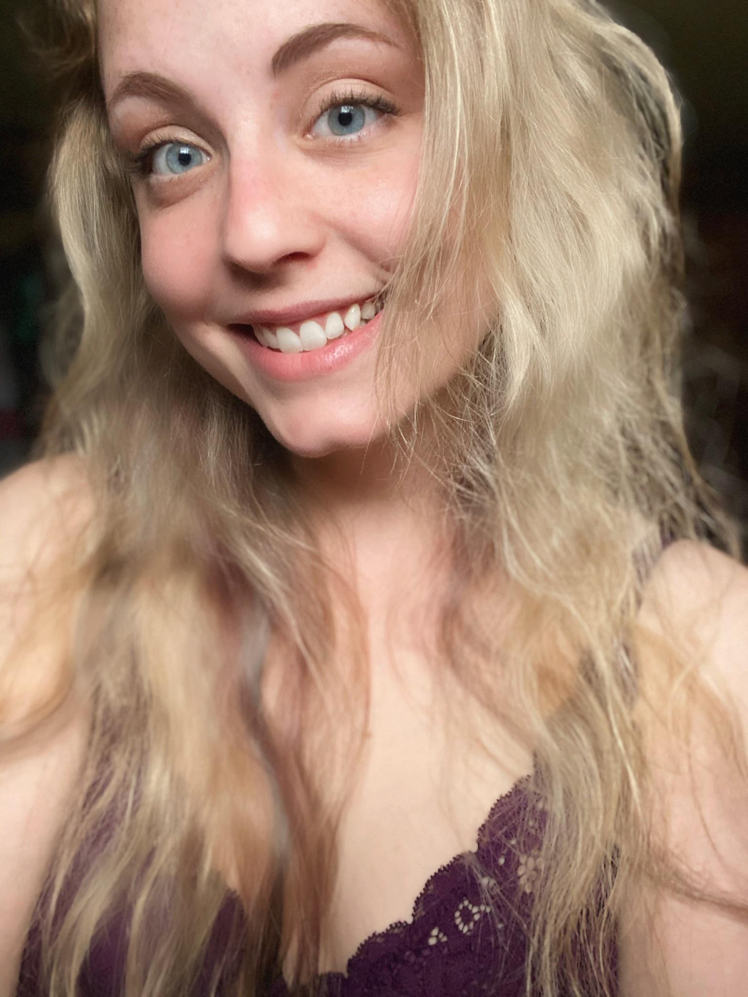 “Just keep smiling” is really the only thing getting me through quarantine. 🙃 [25] | Scrolller