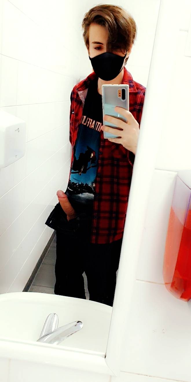 Just knocked off work got to love being an essential worker | Scrolller