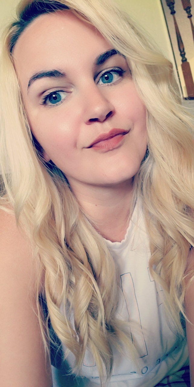 Just relaxing on my day off, happy hump day! (34f) | Scrolller