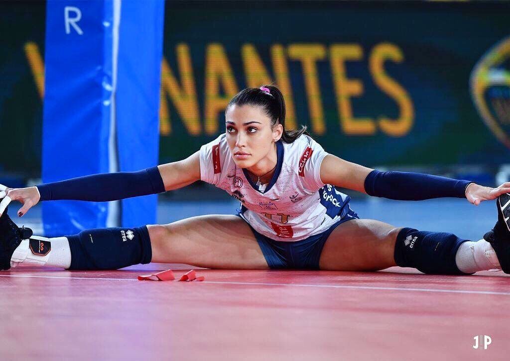 just stretching | Scrolller