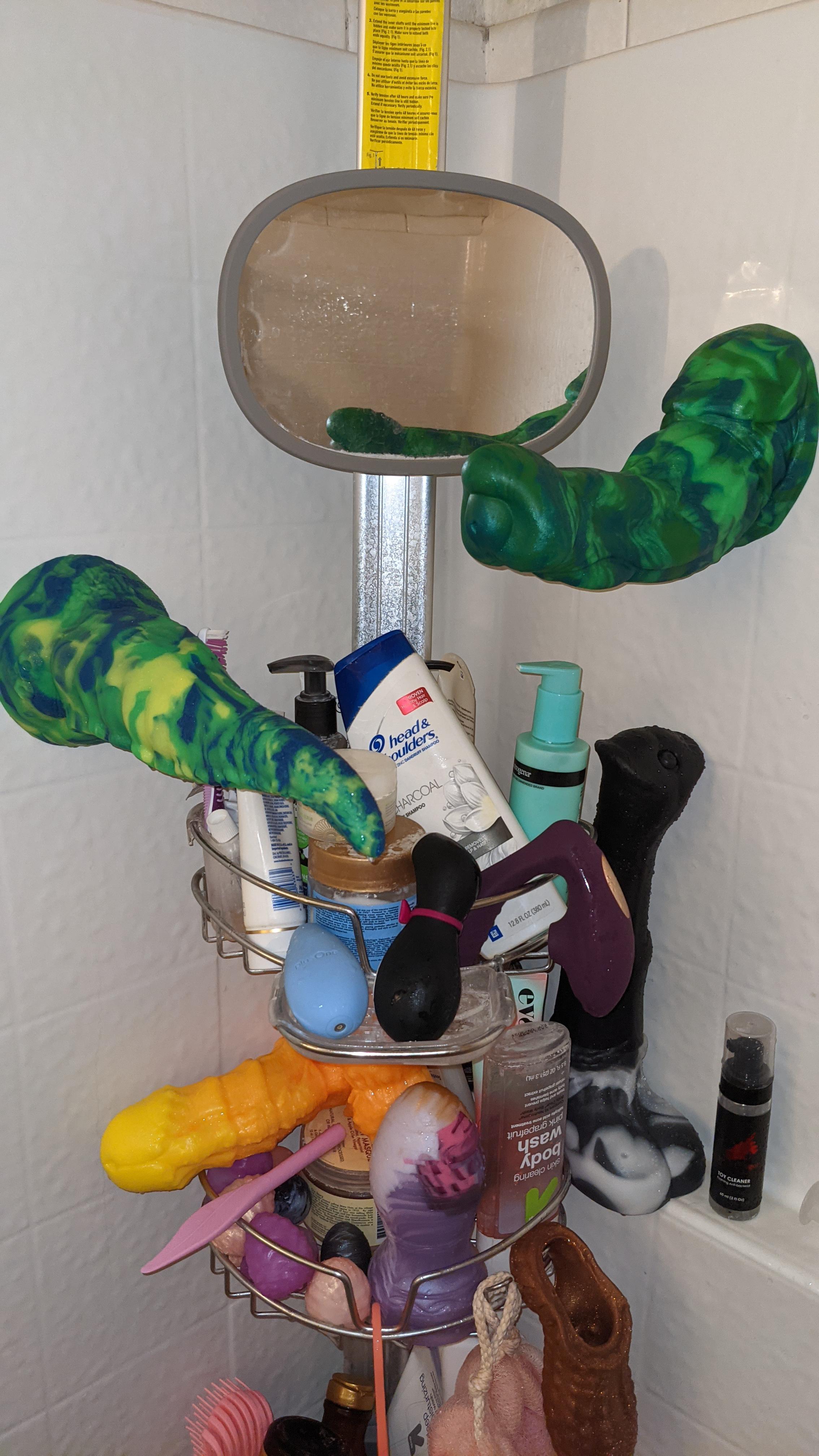 Just your regular shower essentials. | Scrolller