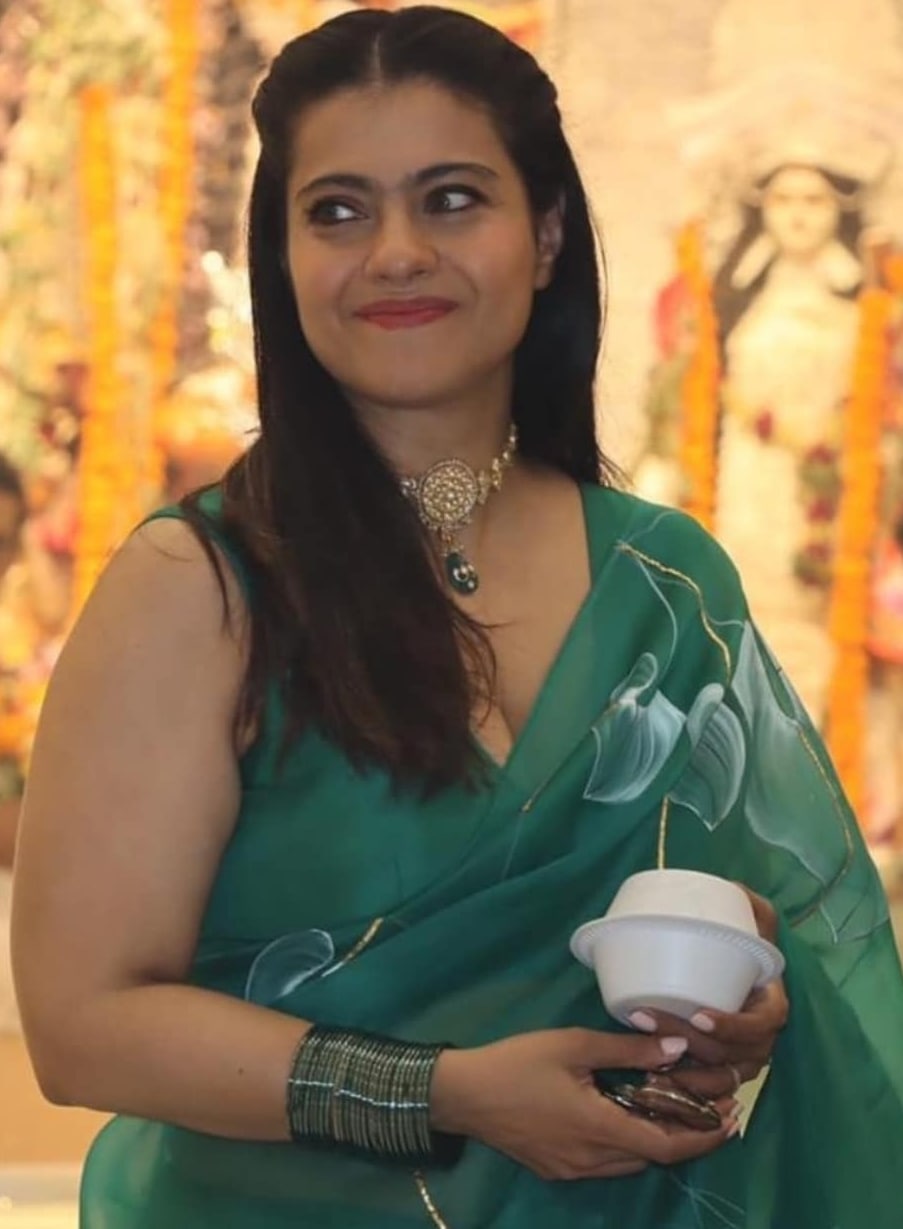 Kajol aunty | Scrolller