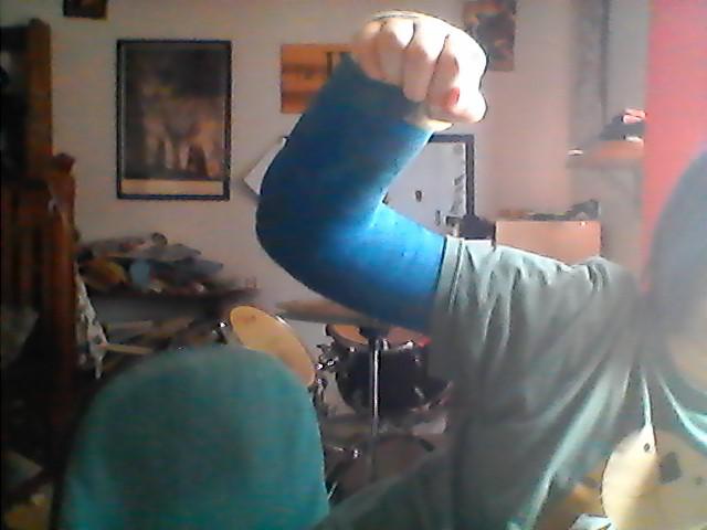 karen broke my arm | Scrolller