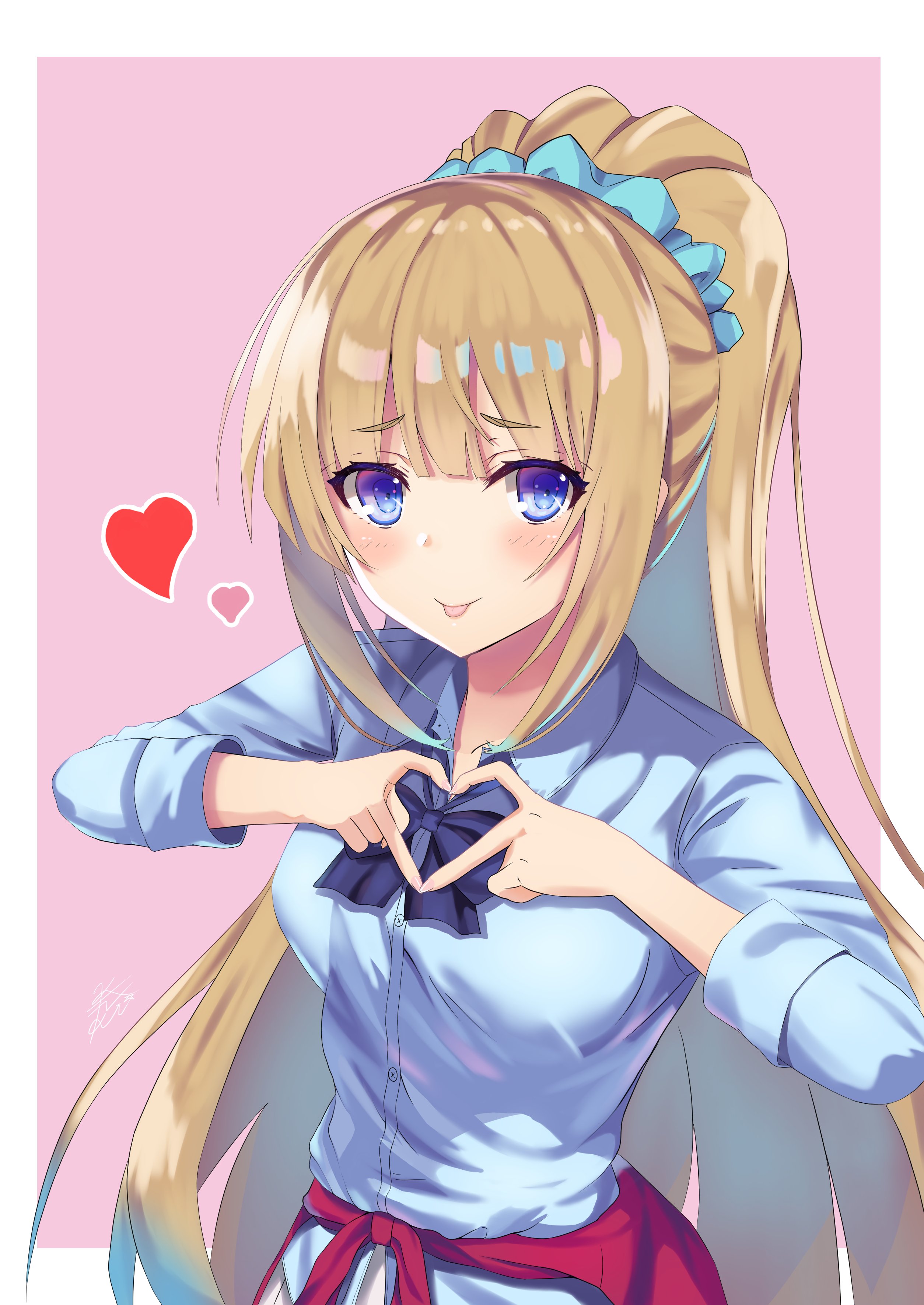 Karuizawa Kei heart pose | Scrolller