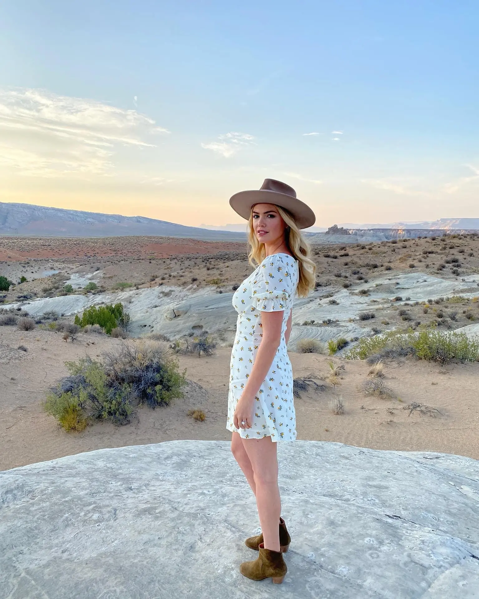 Kate Upton Scrolller