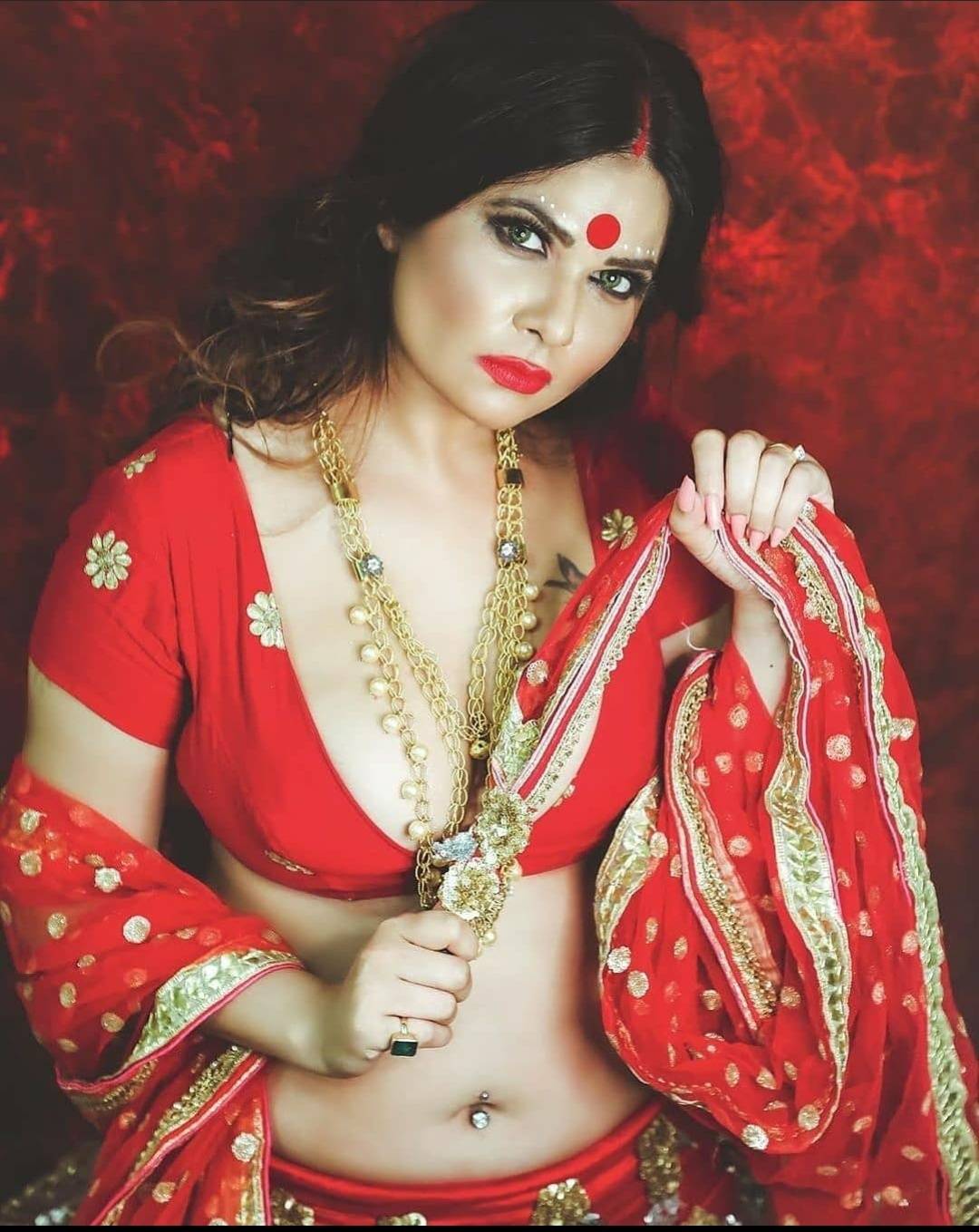 Kaun hai ye kadak maal? | Scrolller