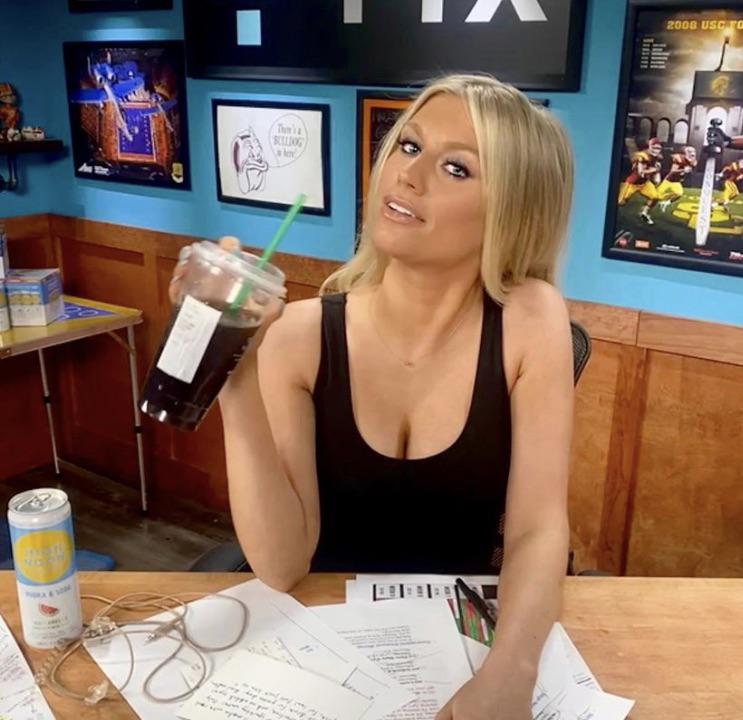 Kayce Smith | Scrolller