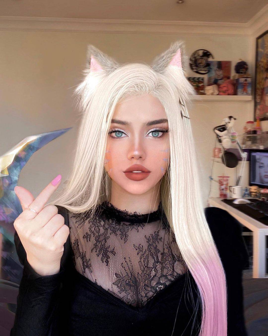 Kda Ahri Cosplay By Jasikyu Scrolller