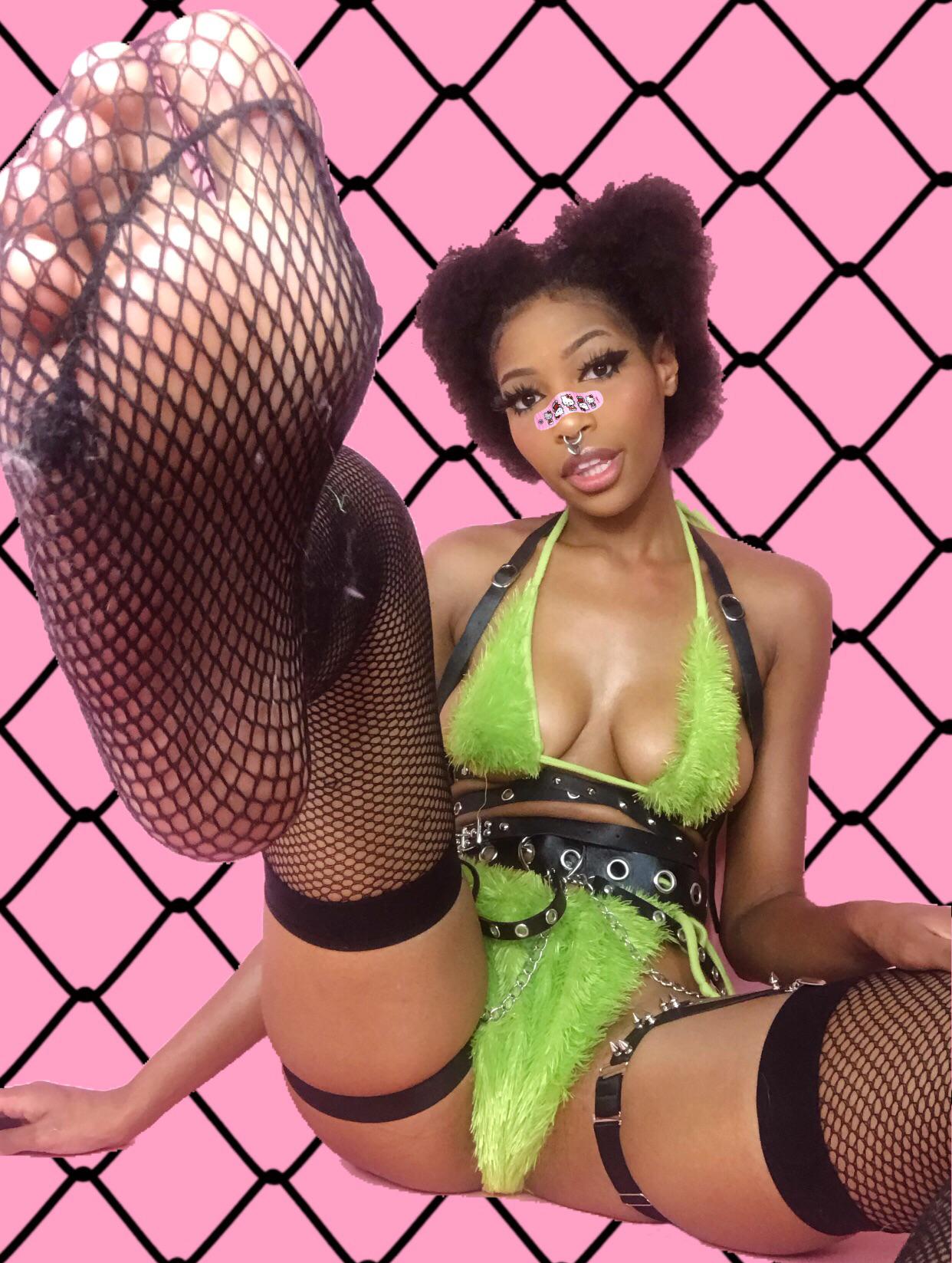 Keep your distance, punk | Scrolller