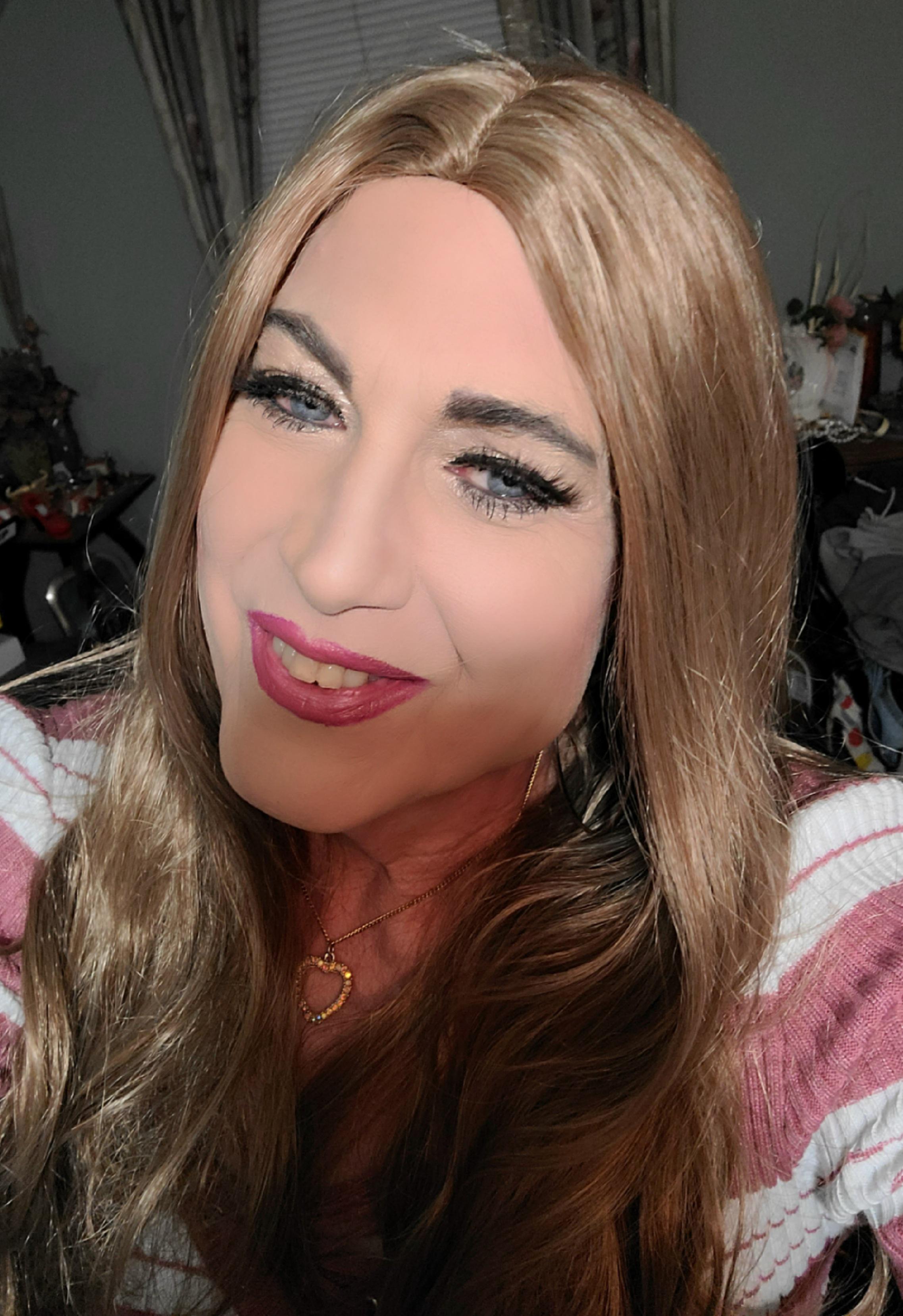 🎵keep your head still...I'll be your thrill!...🎵 | Scrolller