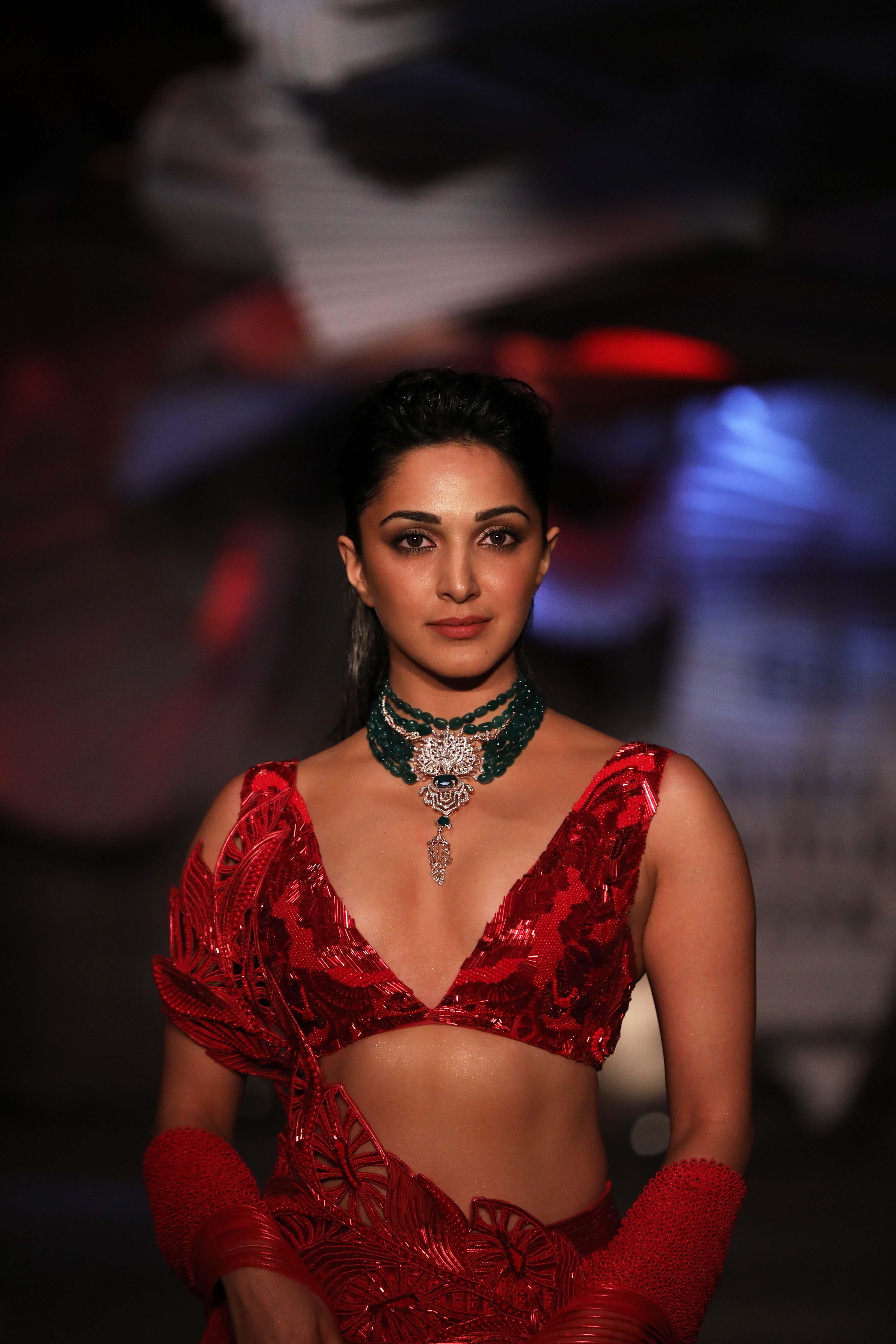 Red Hot Kiara Advani (4480x6720) | Scrolller