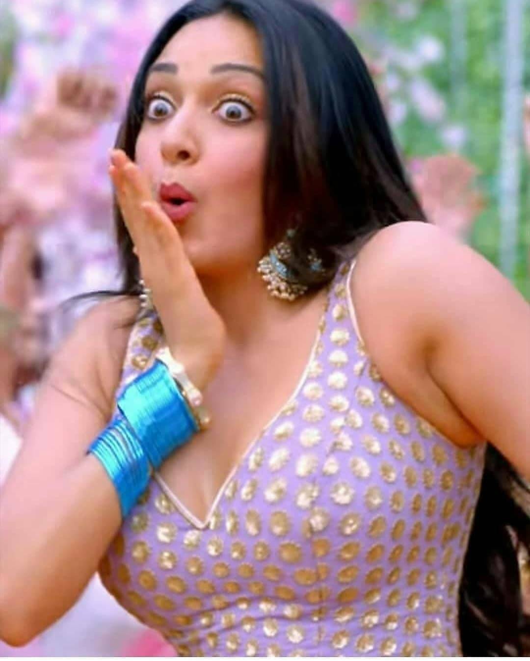 Kiara Advani smooth pits and nice boobs | Scrolller