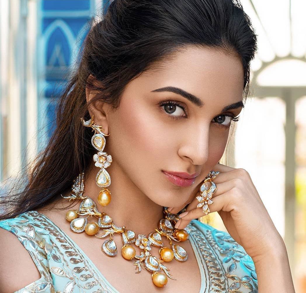 Kiara Advani cute look | Scrolller