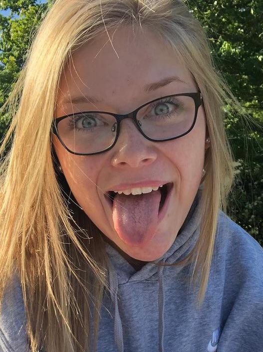 [kik Eubdq] My Friend Needs Cum Badly On Her Face Who Wants To Help