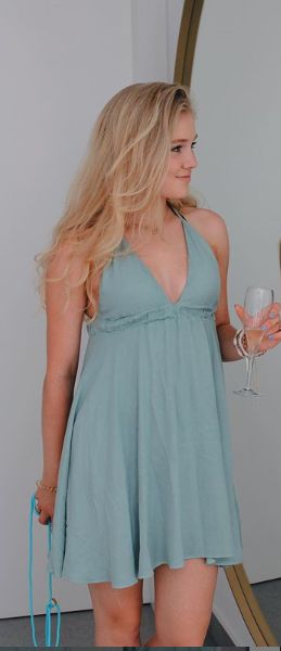 kiki in einem schönem Kleid mit tiefen Einblick;) | Scrolller