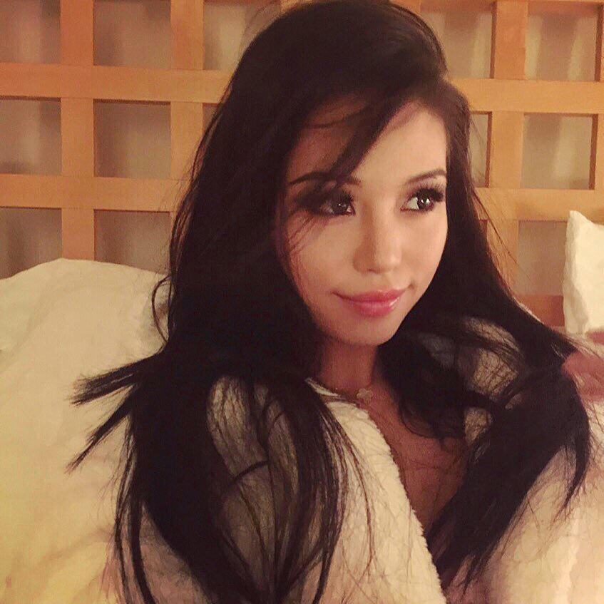 Killer smile. | Scrolller