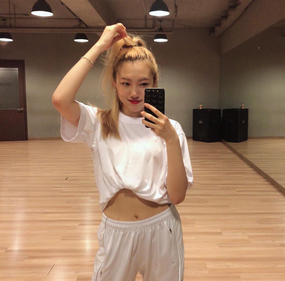 Kim Kee Yeoun's small and cute belly button | Scrolller