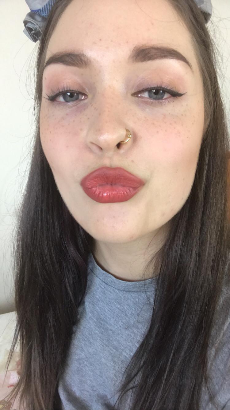 kiss 4 u 💋 [23f] | Scrolller