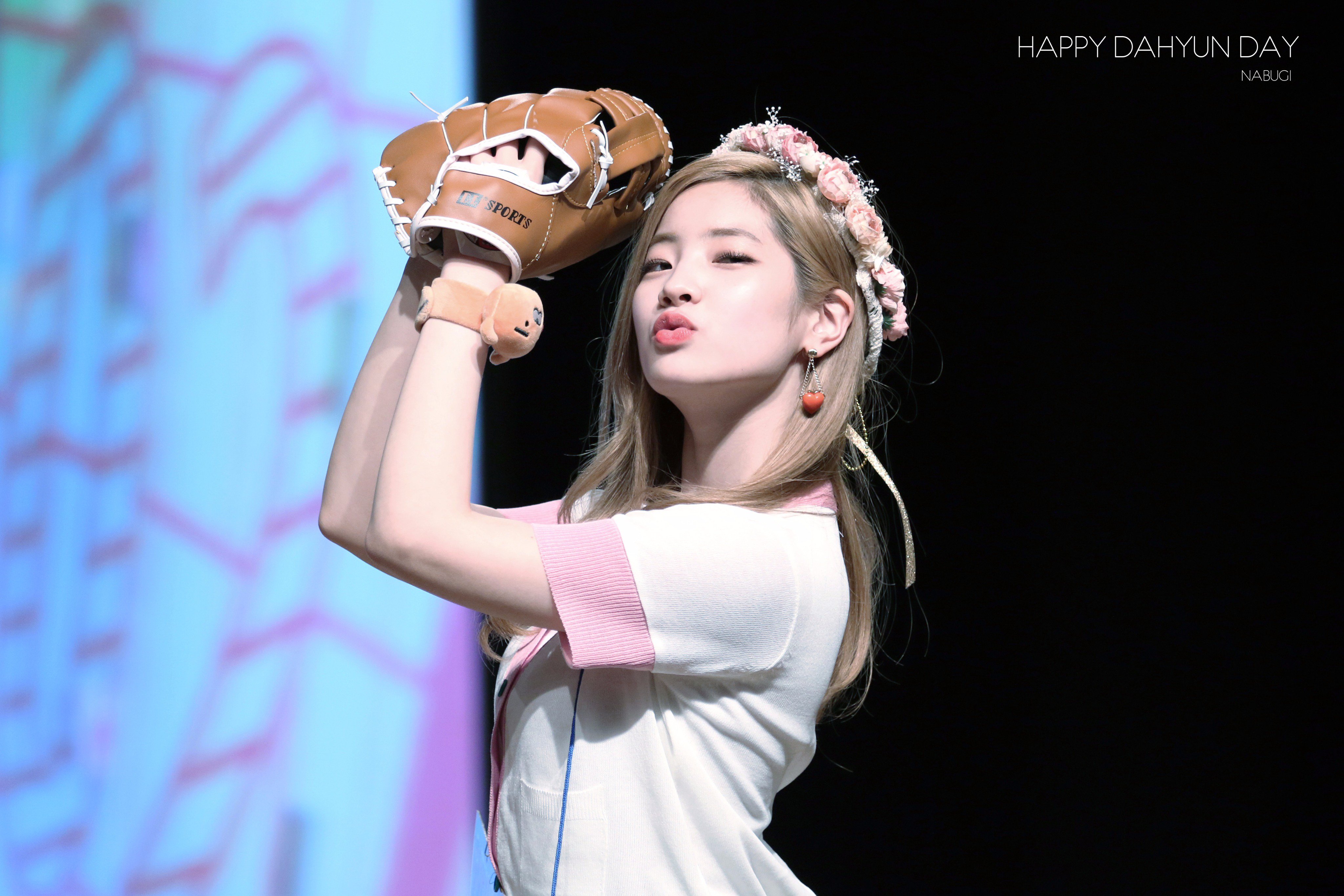 Kiss and Throw Dubu | Scrolller