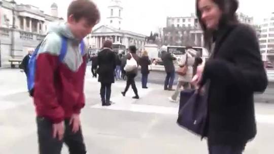 Kiss or Kick Game | Scrolller