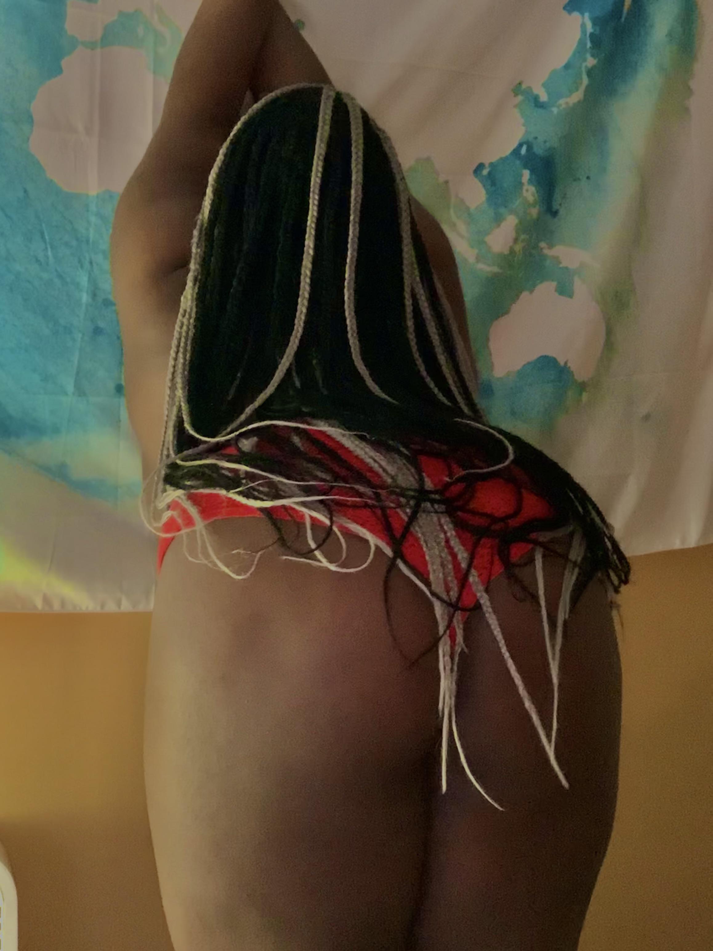 Kisses here plz | Scrolller