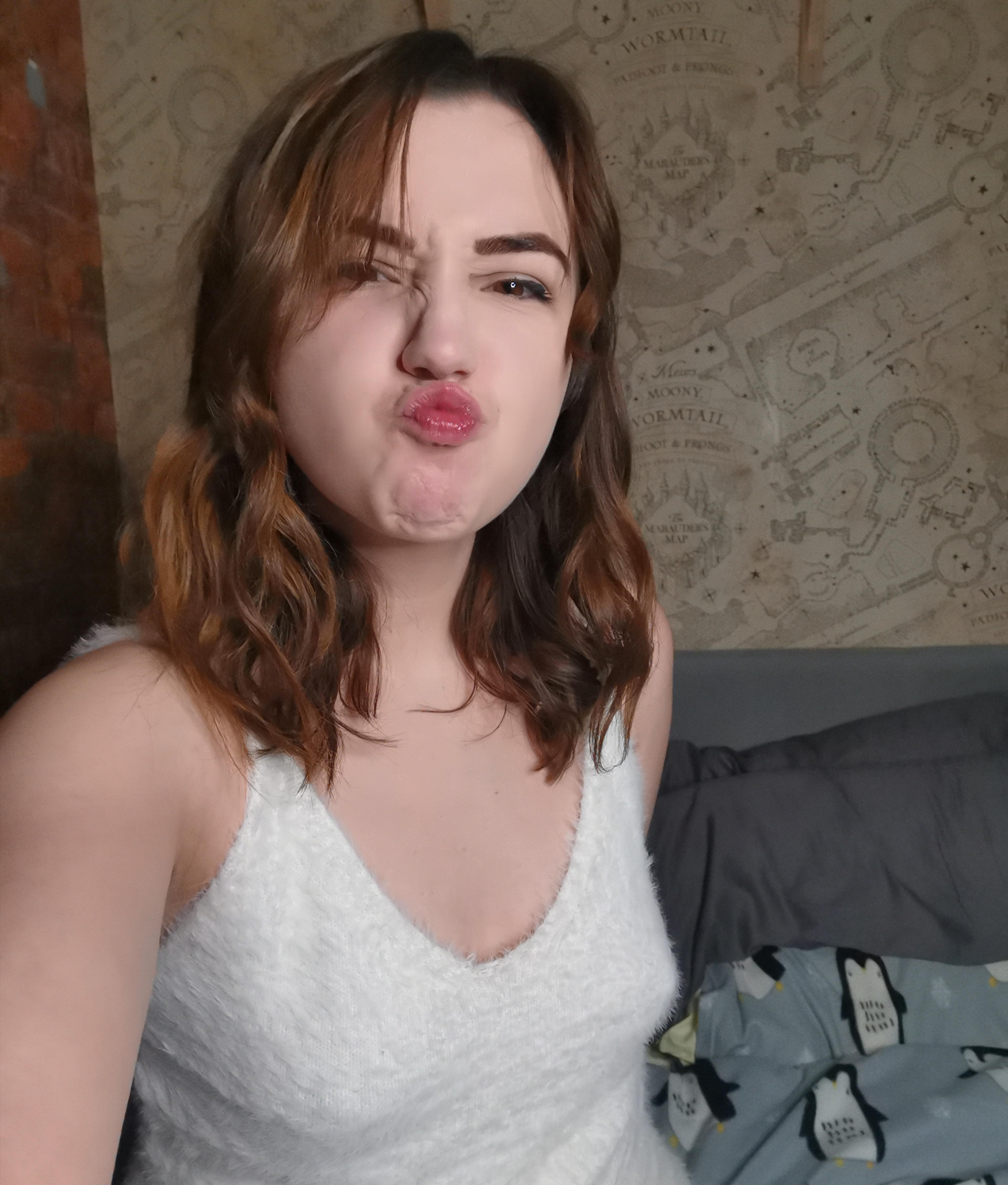 Kisses. (over18) | Scrolller