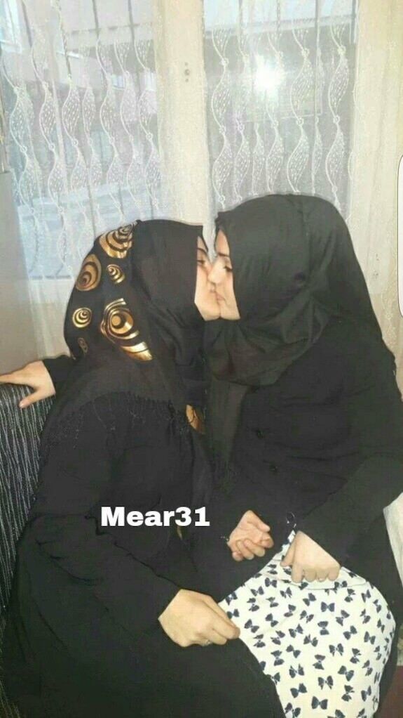 Kissy Kissy | Scrolller