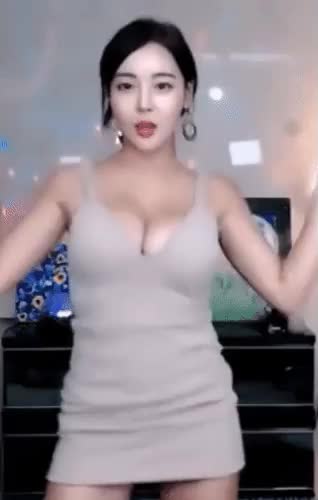 Korean Dancer's Talented Jiggling Boobs | Scrolller