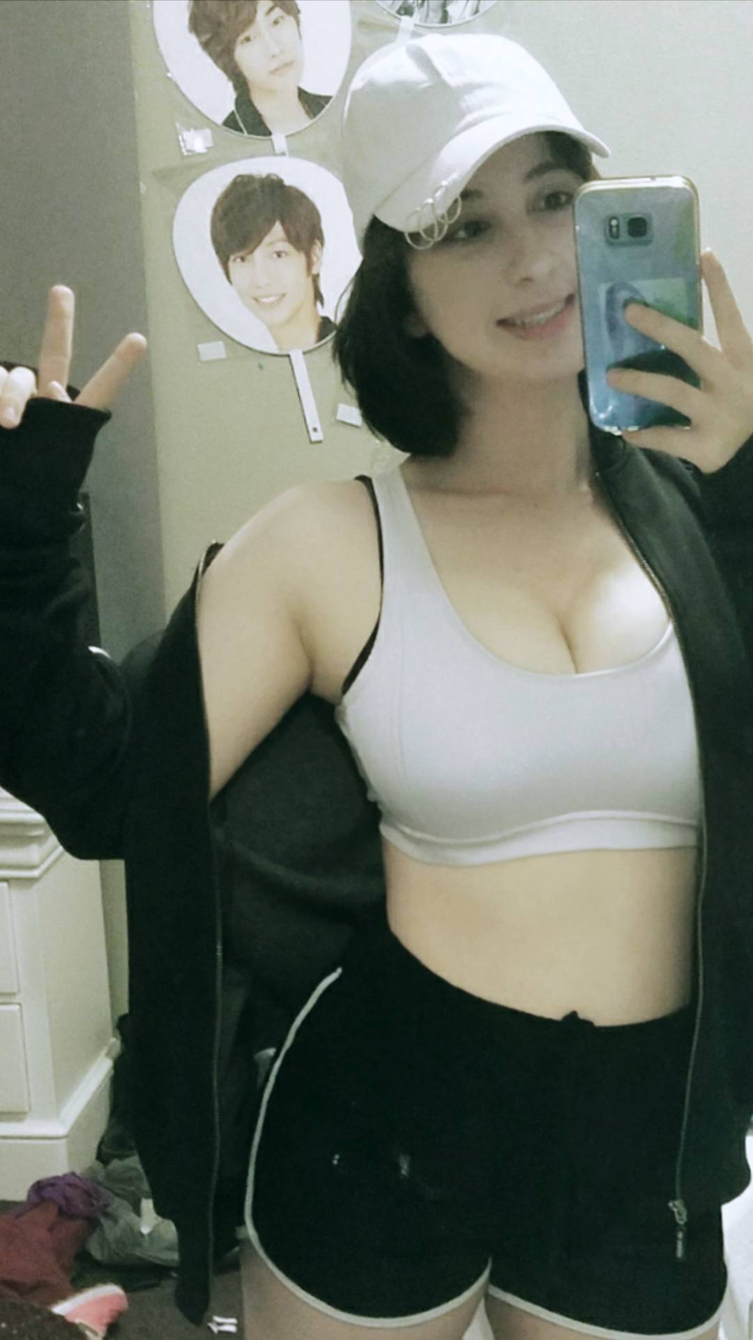 KPOP Fan | Scrolller