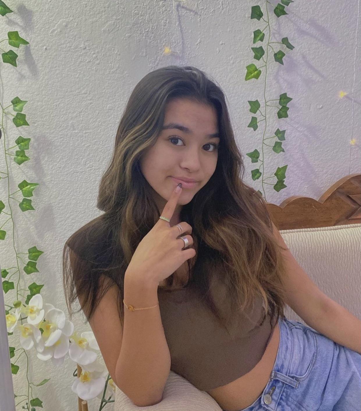 Krischelle | Scrolller