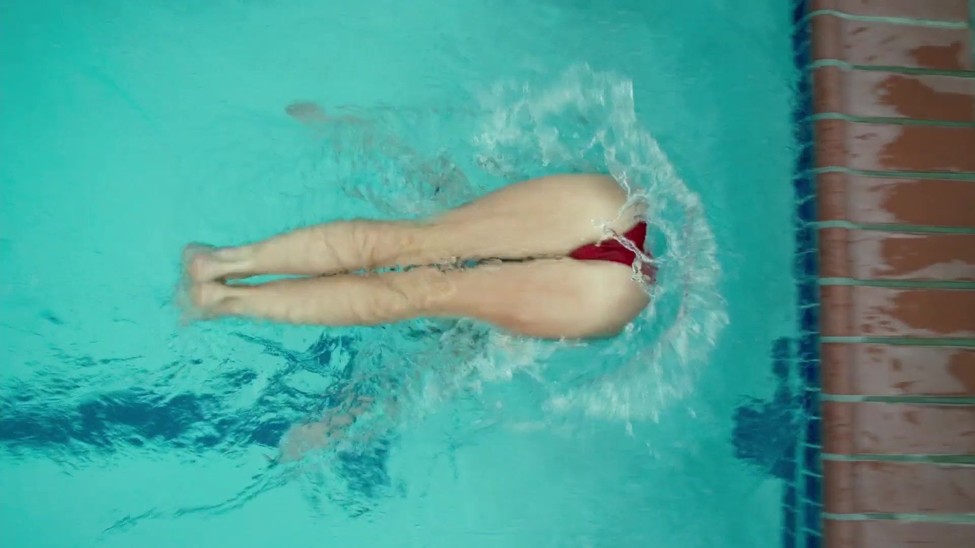 Kristen Bell swimming | Scrolller