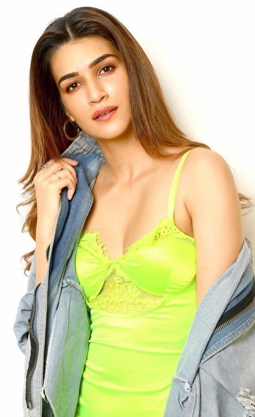 🤤 Kriti | Scrolller