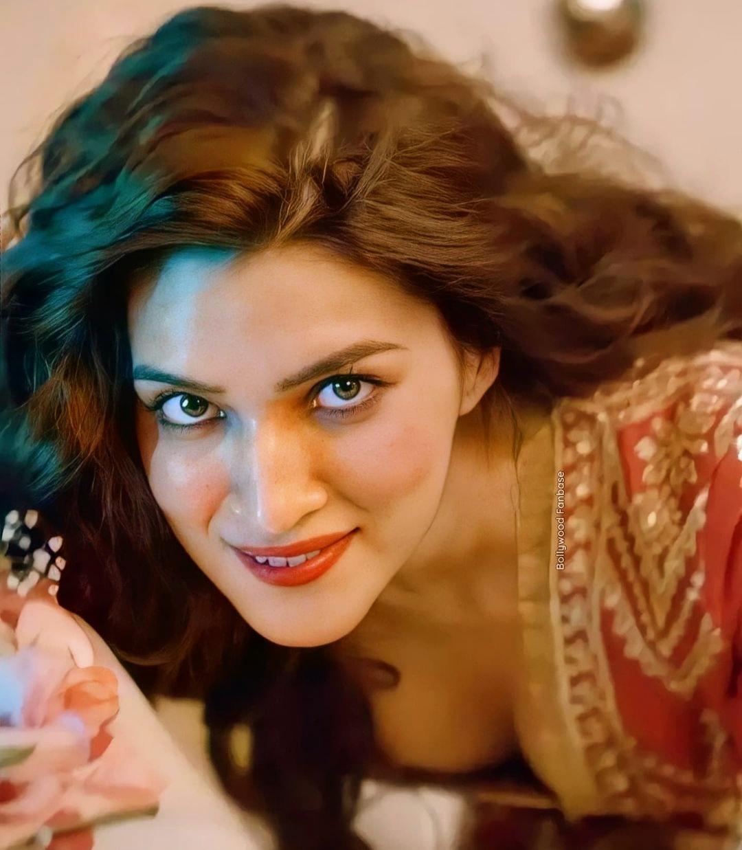 Kriti Sanon | Scrolller