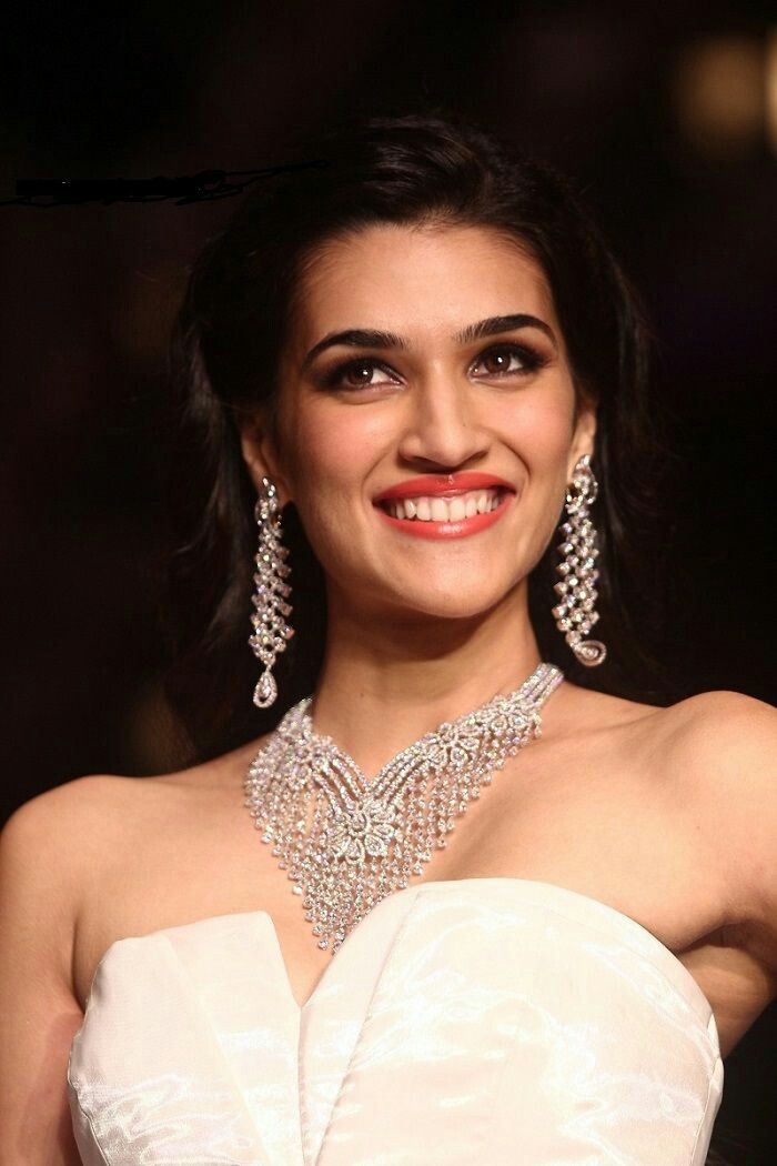 Kriti Sanon Scrolller