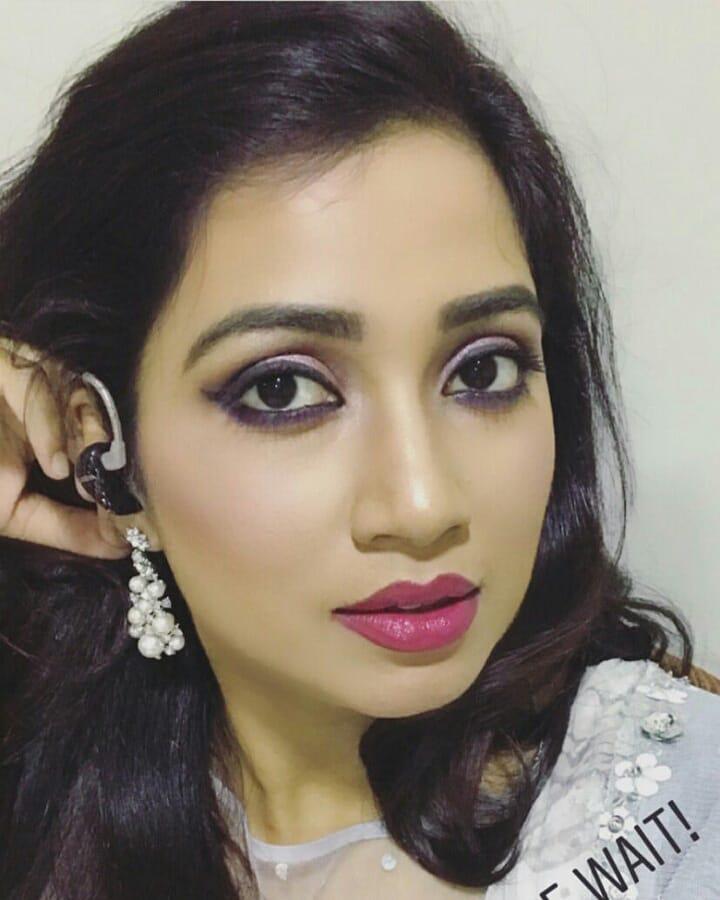 Kya chehra hai SHREYA GHOSHAL | Scrolller