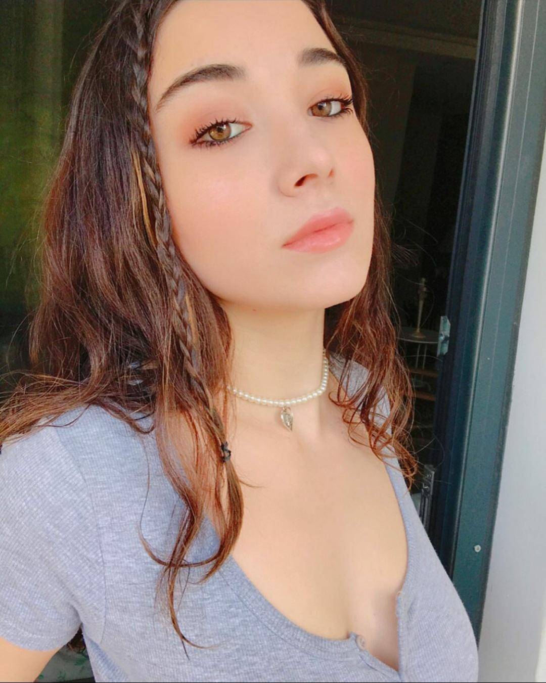 Lara 🇹🇷 | Scrolller